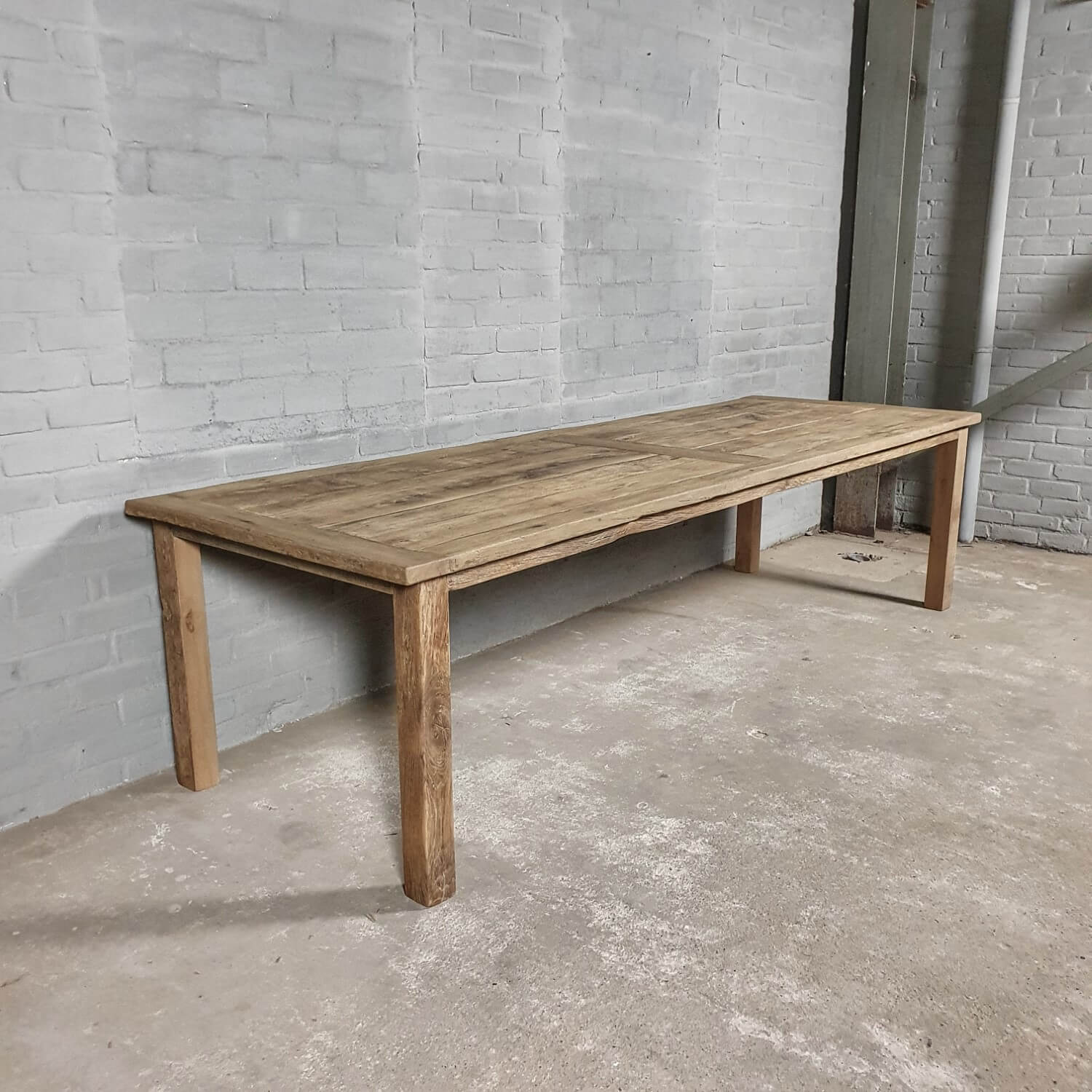 Rustieke Franse eettafel van robuust oud eikenhout