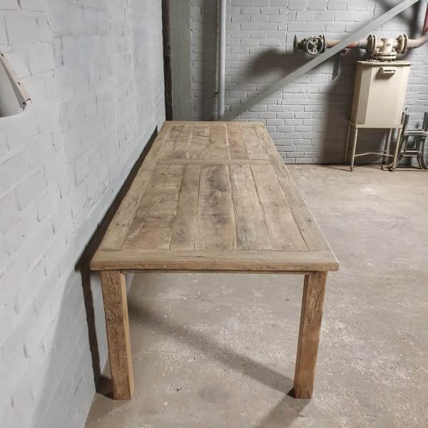 Rustieke Franse eettafel van robuust oud eikenhout