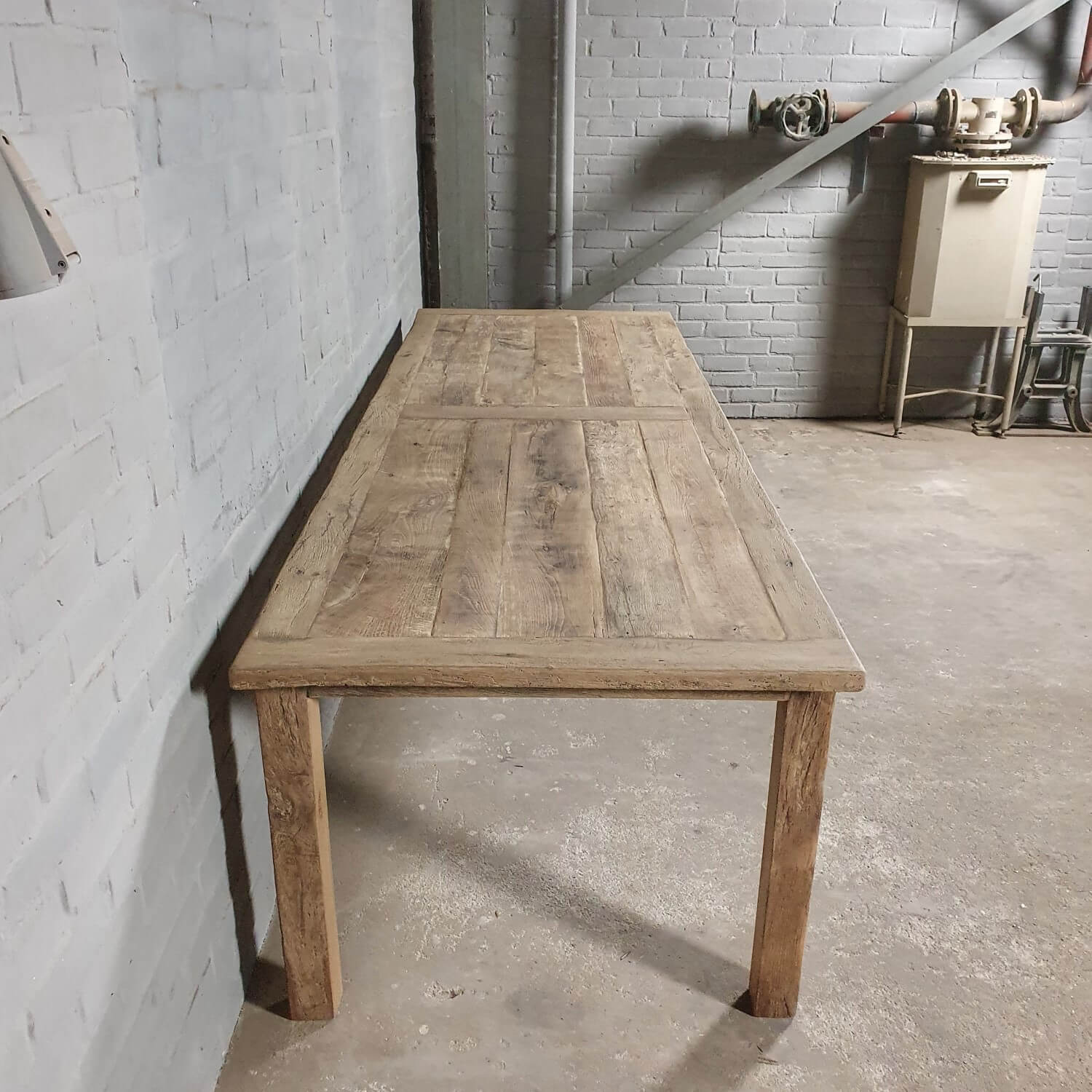 Rustieke Franse eettafel van robuust oud eikenhout