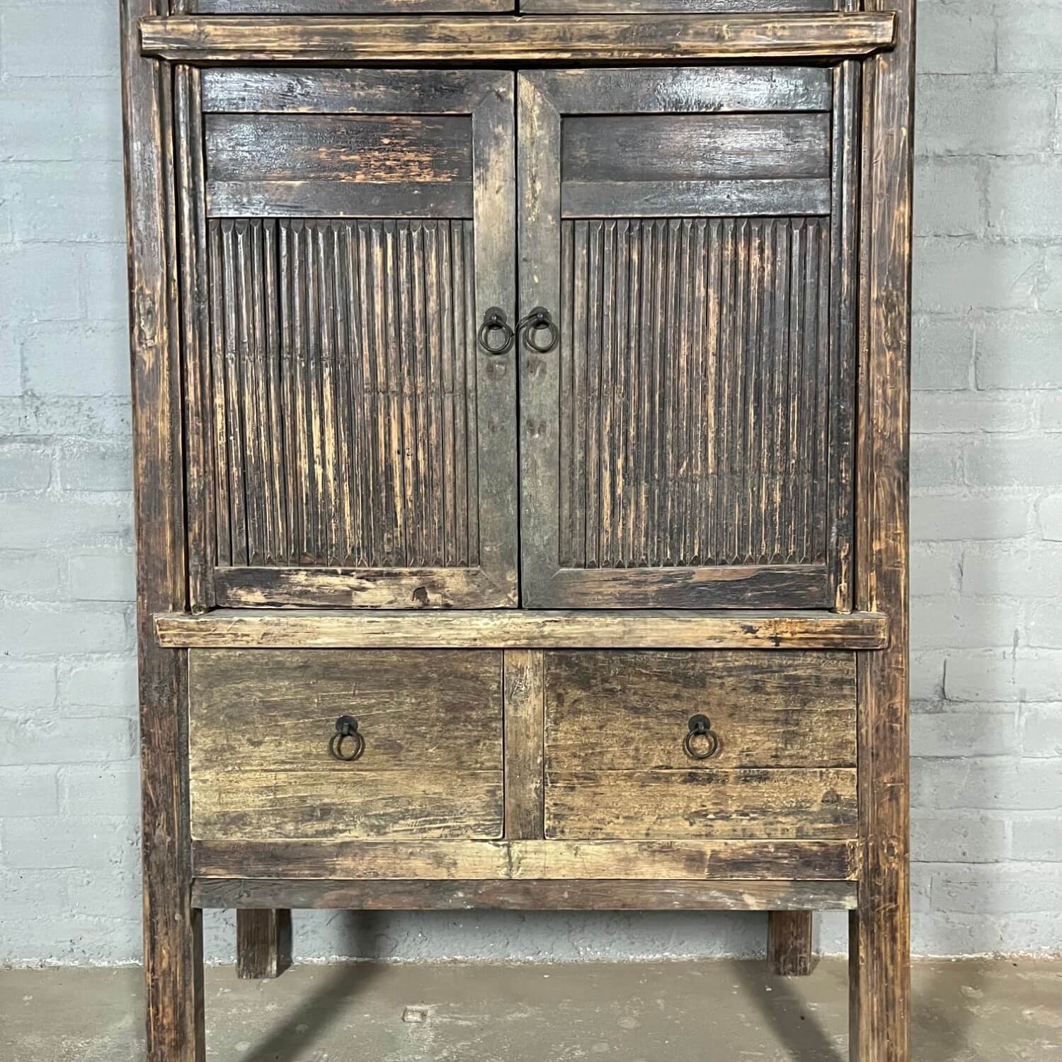 Karaktervolle oud Chinese kast met bamboe panelen | 4-deurs - D036