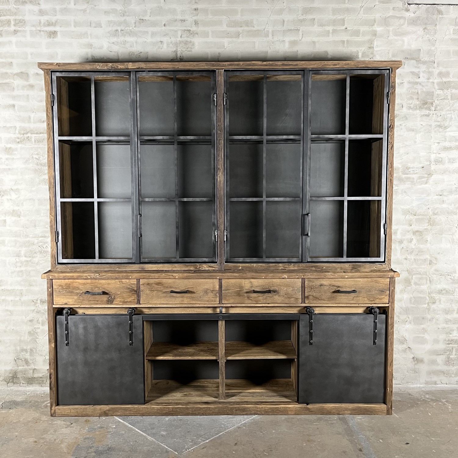 Buffetkast industrieel van eikenhout met stalen schuifdeuren - K001